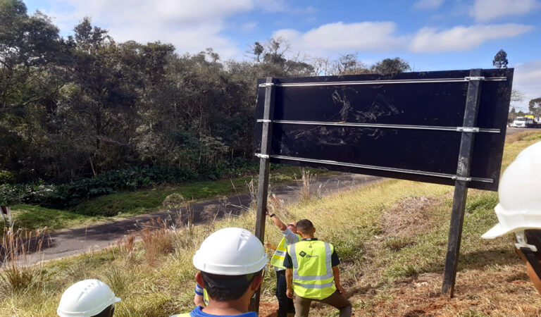 Poste colapsível: o que é e como contribui com a segurança? – RenovaURB